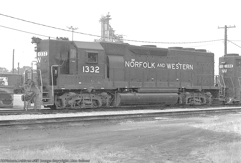 N&W GP-40 1332